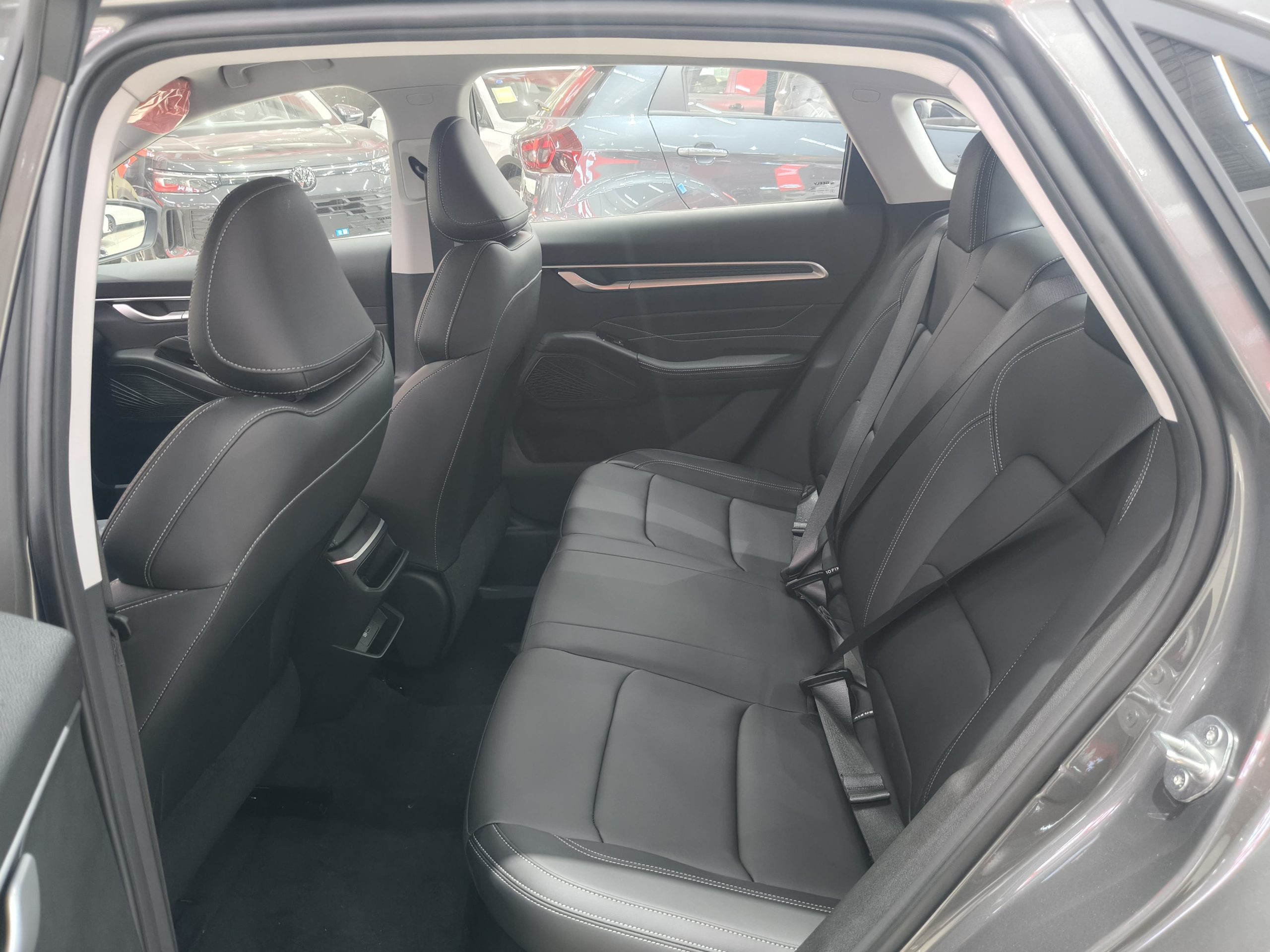Emgrand Manual Grey 2026 - HSX Auto
